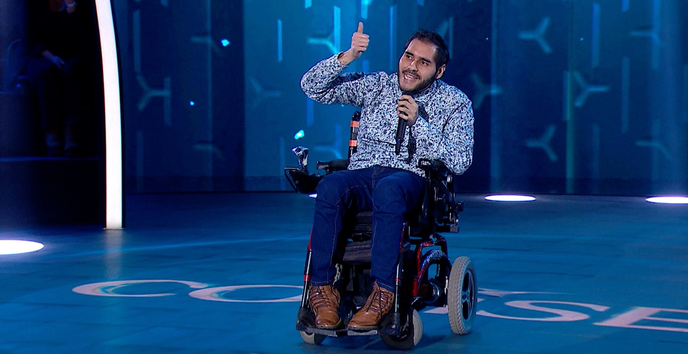 Teniente Dan bromeó sobre su enfermedad en Coliseo y el jurado destacó ...